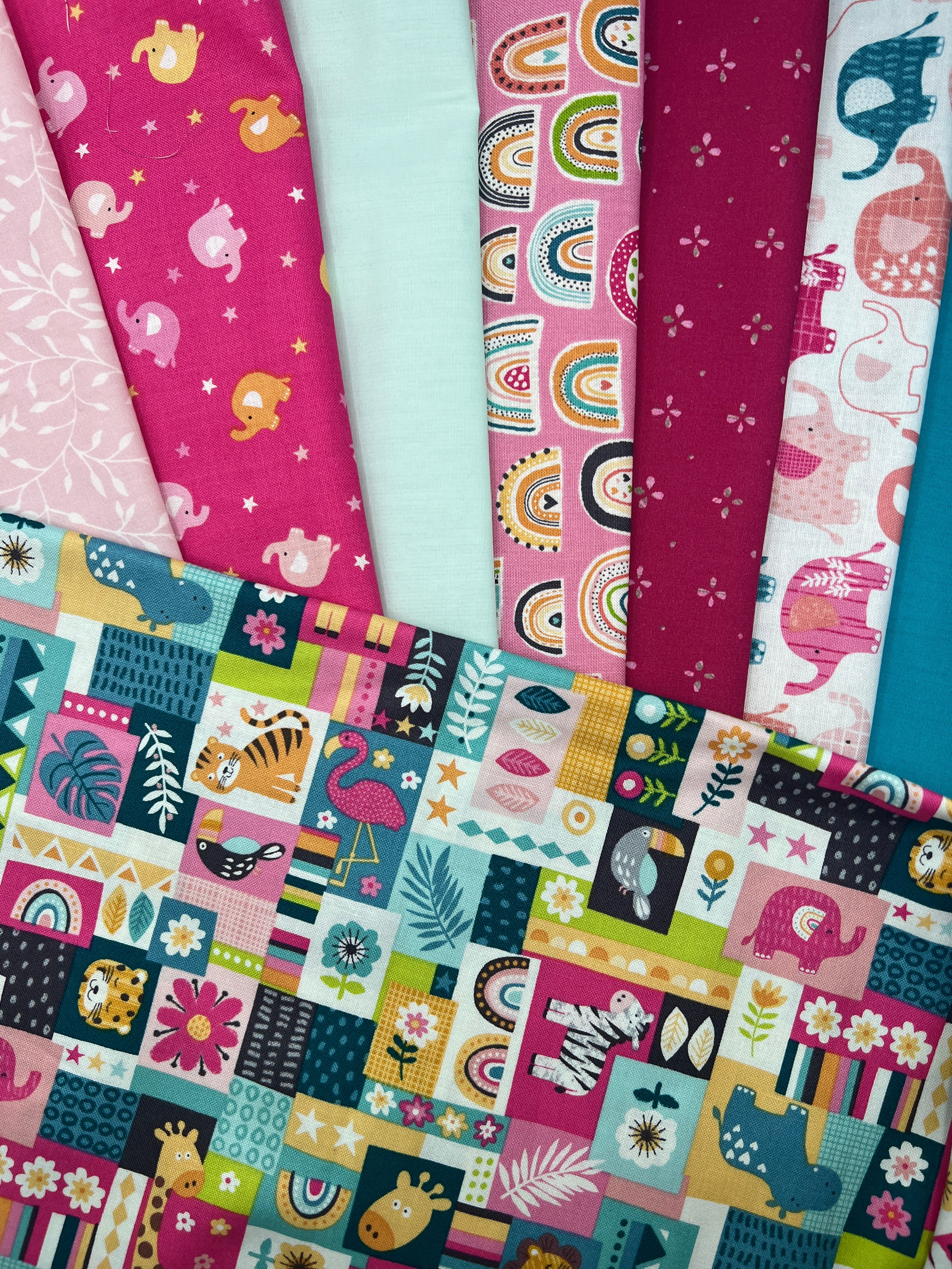 8 Piece - Fat Quarter Bundle / In The Jungle Montage Prints & Coordi ...